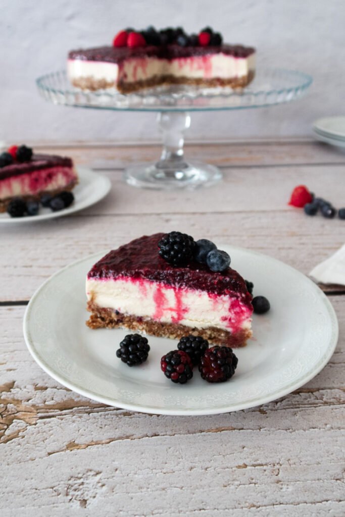 Cheesecake Vegano com Frutas Vermelhas | Chefinha Natural